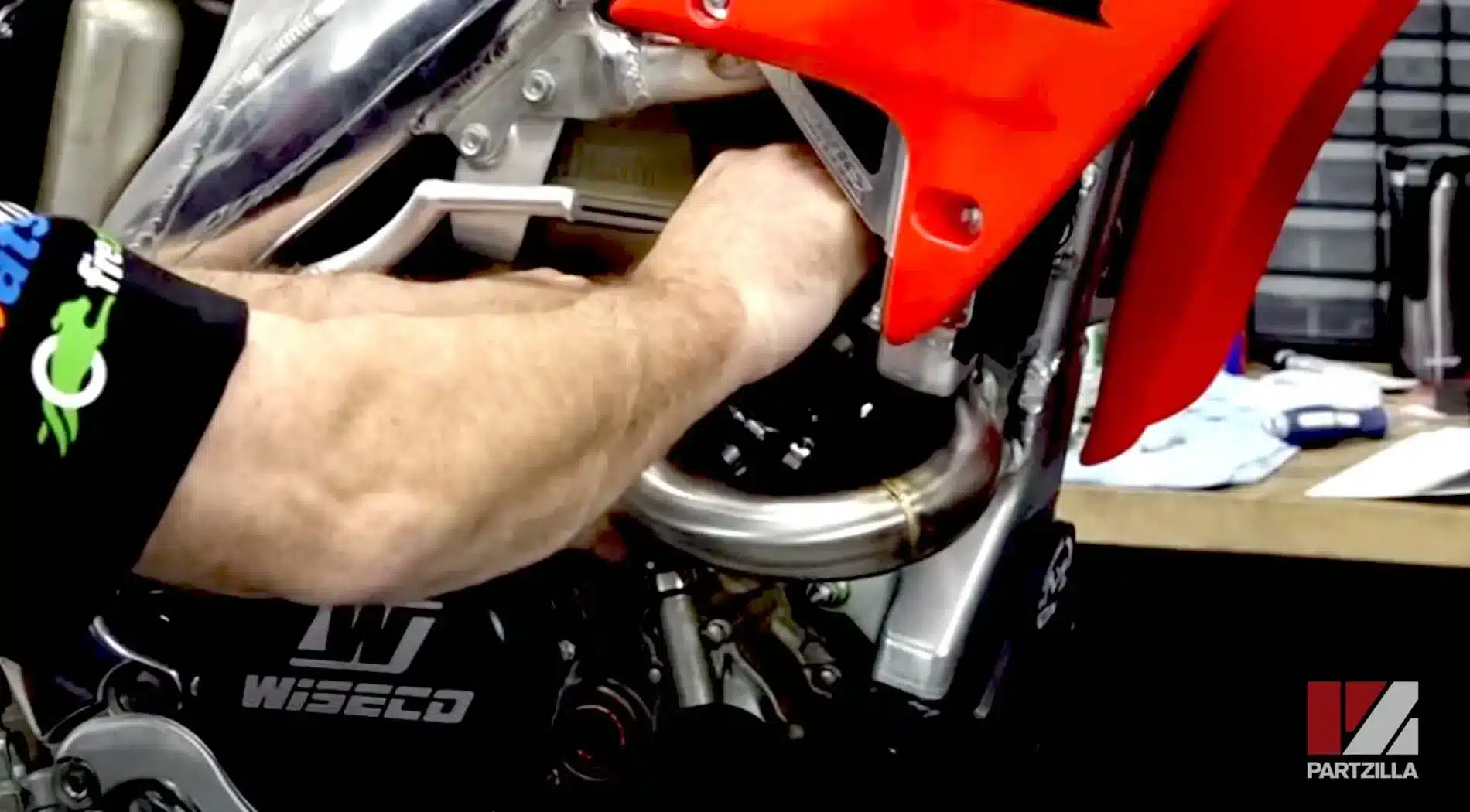 Motorcycle Exhaust Leak Symptoms: Key Signs to Watch For